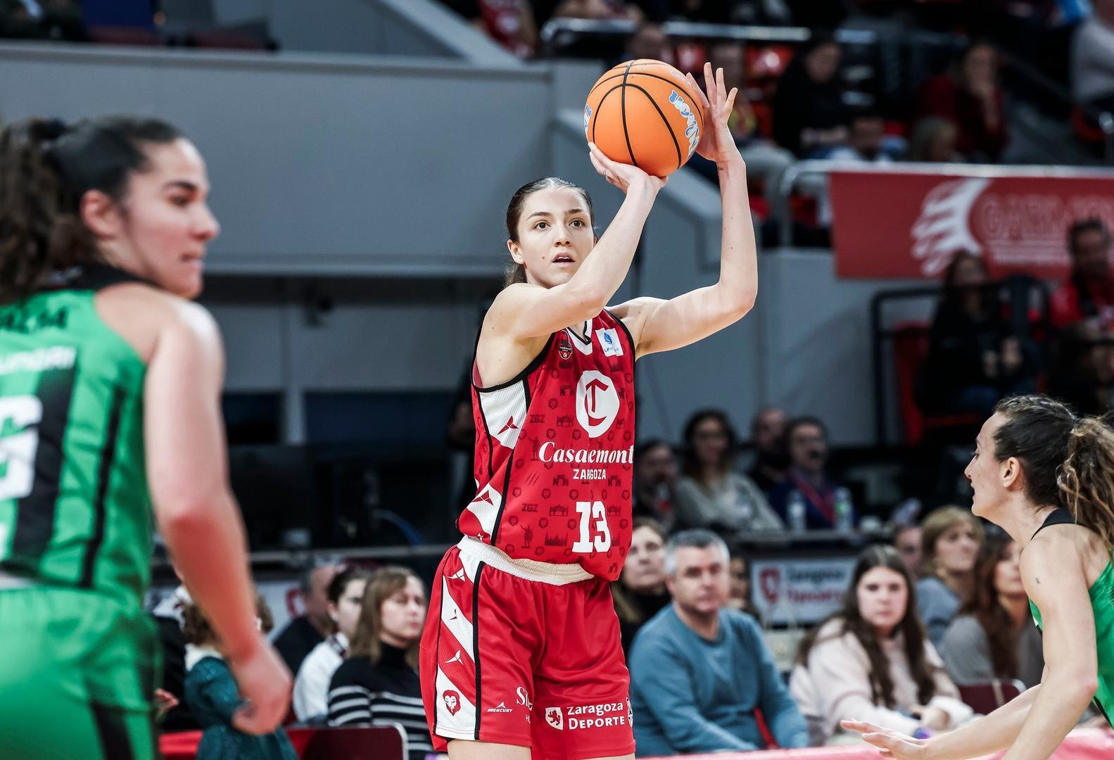 Helena Pueyo: "Hemos estado tan cerca de tantas cosas… ojalá ganar la Copa"