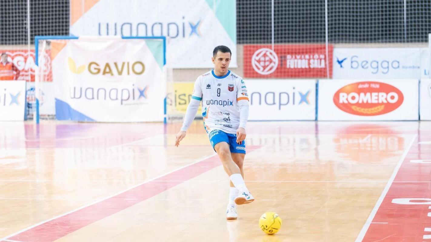 Adrián Rivera vuelve a la Selección para luchar por la Euro 2026